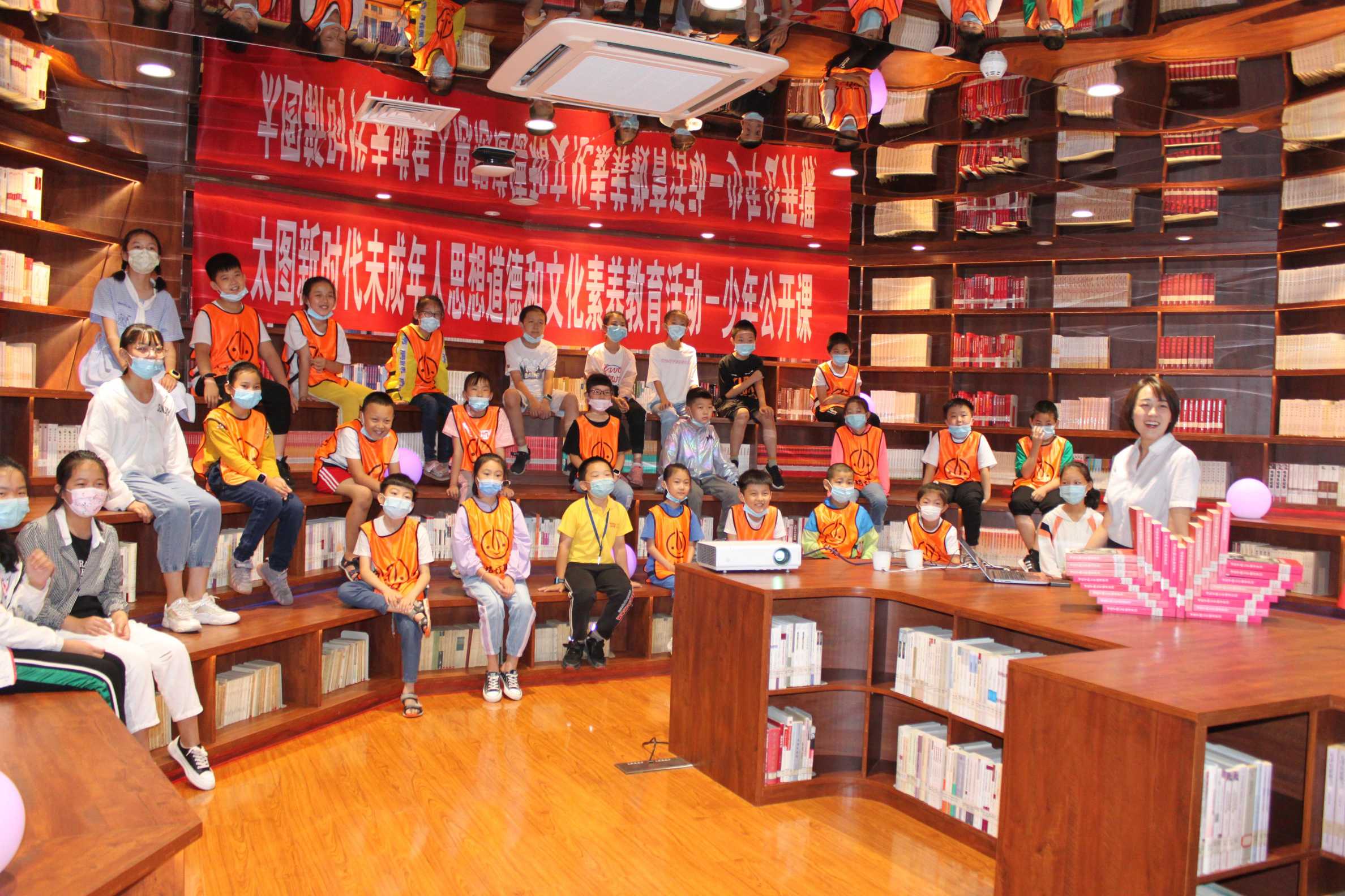 专栏|凝聚精华 助力推广——图书馆特色阅读空间之馆内特色空间篇-西安工业大学图书馆